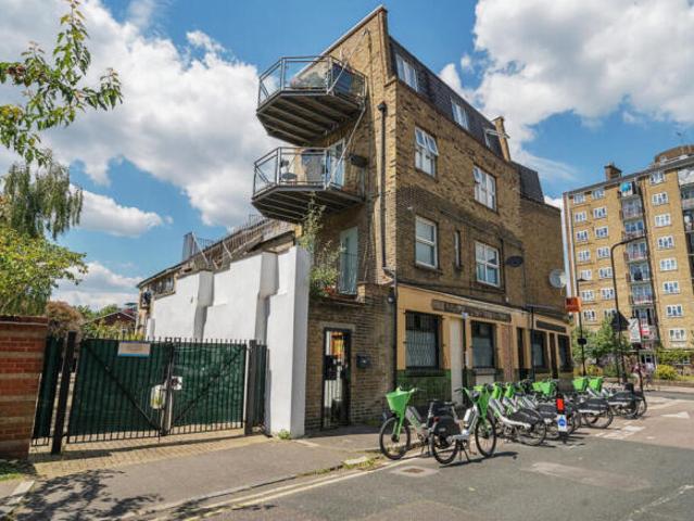 2 bedroom flat for rent in Whiston Road, London, E2