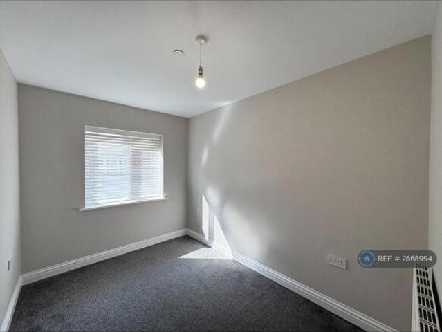2 bedroom flat for rent in Wimborne Road, Bournemouth, BH11