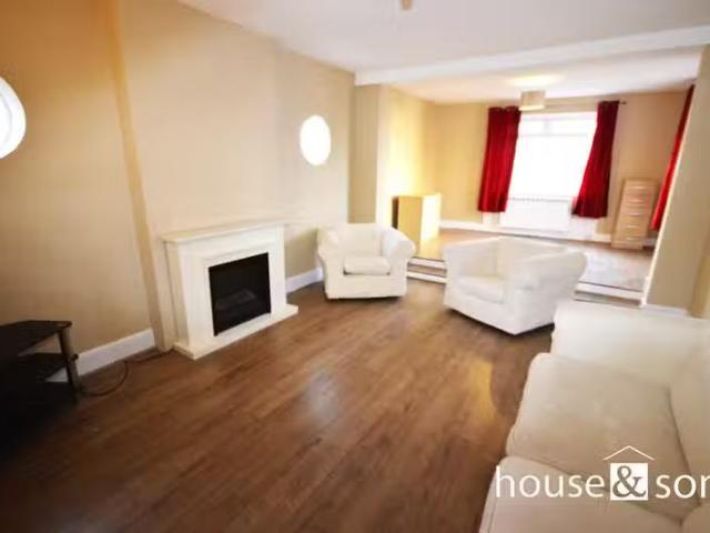 2 bedroom flat for rent in Wimborne Road, Winton, BH9