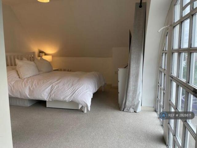 2 bedroom flat for rent in Wimbledon, London, SW19