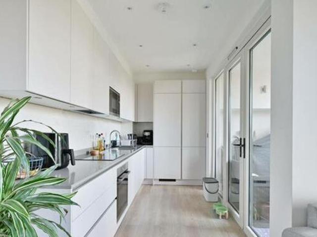 2 Bedroom Flat For Rent In Wimbledon, London