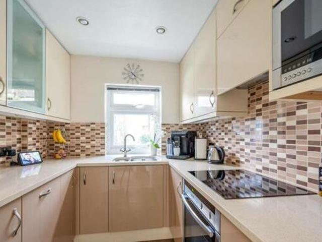 2 Bedroom Flat For Rent In Wimbledon, London