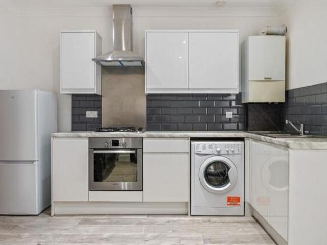 2 bedroom flat for rent in Winchester Road, London N9 9EB, N9