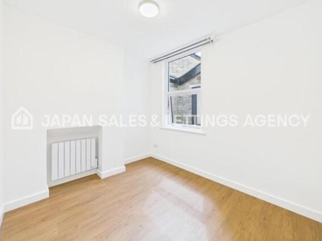 2 bedroom flat for rent in Winchester Street, Acton, W3