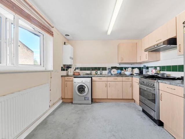 2 bedroom flat for rent in Winders Road, Battersea SW11