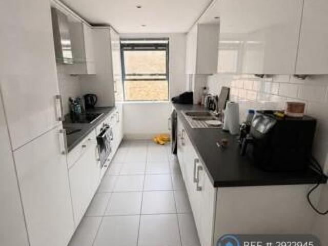 2 bedroom flat for rent in Winders Road, London, SW11