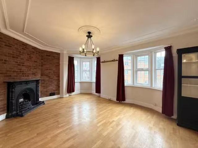 2 bedroom flat for rent in Windmill Hill, ENFIELD, EN2