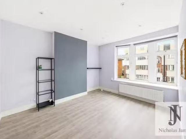 2 bedroom flat for rent in Windmill Hill, Enfield, EN2