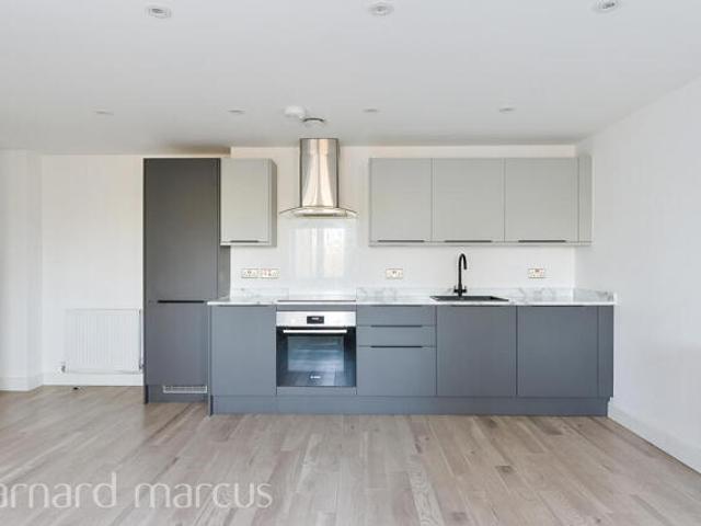 2 bedroom flat for rent in Windmill Lane, Hanwell, UB2