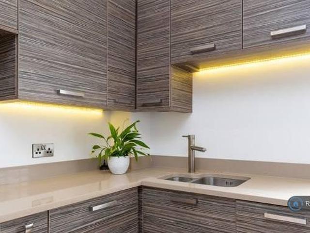 2 bedroom flat for rent in Windsor Club Leamington Spa CV32