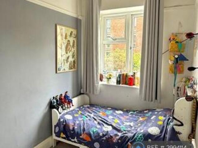 2 bedroom flat for rent in Windsor Court, London, SW4