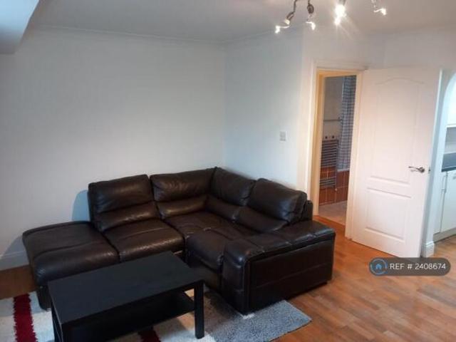 2 bedroom flat for rent in Windsor Street, Luton, LU1
