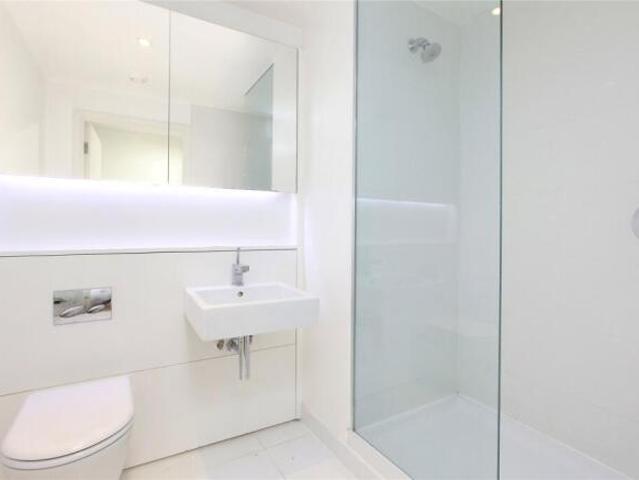 2 bedroom flat for rent in Wingate Square, Clapham Common, SW4