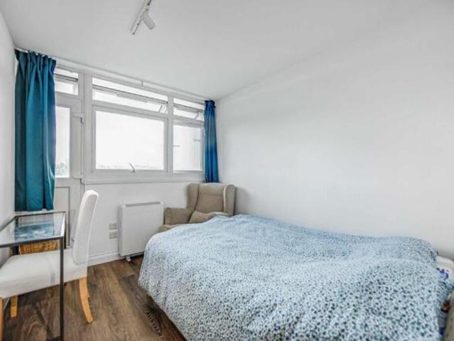2 bedroom flat for rent in Winstanley Estate, Battersea, SW11