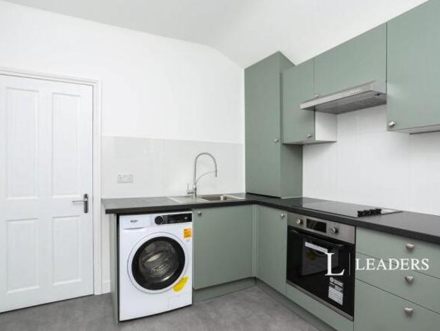 2 bedroom flat for rent in Wickham Road, SE4