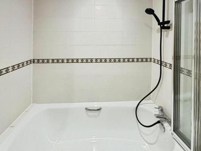 2 bedroom flat for rent in Wilbraham Road, Manchester, M14