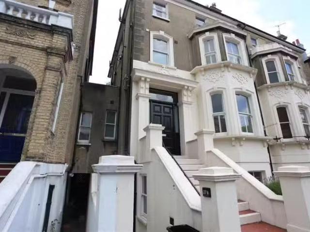 2 bedroom flat for rent in Wilbury Road, Hove, BN3