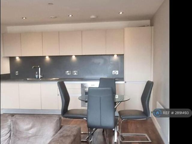 2 bedroom flat for rent in Wilburn Basin, Salford, M5