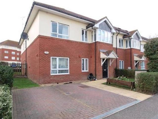 2 bedroom flat for rent in Wilkinson Drop Oak Road South Hadleigh SS7