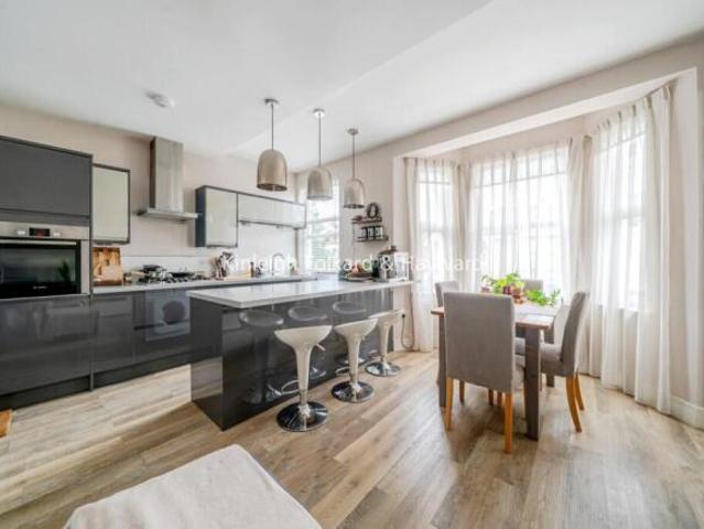 2 bedroom flat for rent in Willcott Road, London, W3