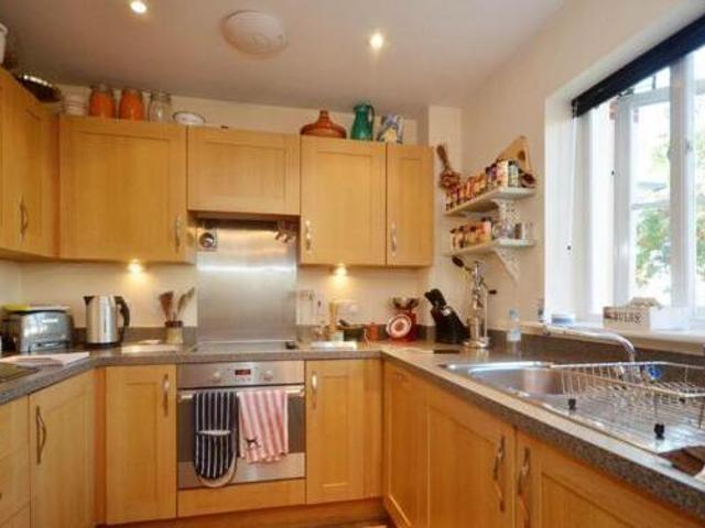 2 Bedroom Flat For Rent In Willesden, London