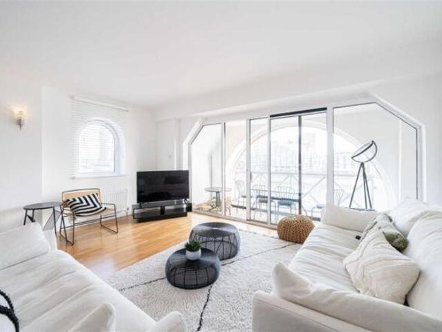 2 bedroom flat for rent in William Morris Way, Fulham, SW6