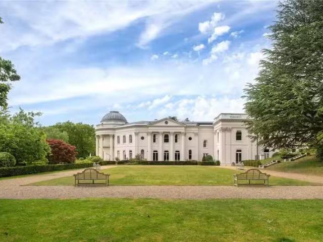 2 bedroom flat for rent in Willoughby Lane, Bromley, Kent, BR1
