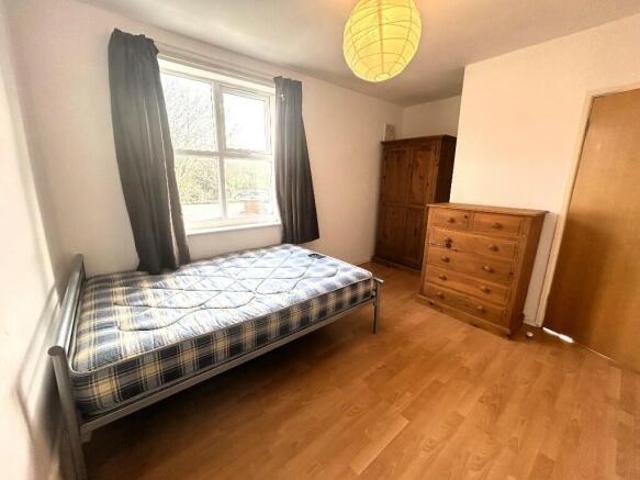 2 bedroom flat for rent in Wilmslow Road, Manchester, Greater Manchester, M20