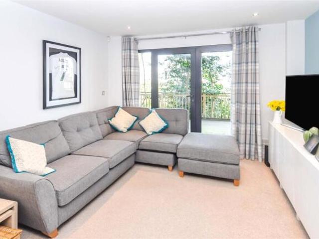 2 bedroom flat for rent in Wilmslow Road, Manchester, M20