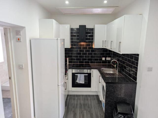 2 bedroom flat for rent in Wilmslow Road, Withington, Manchester, M20