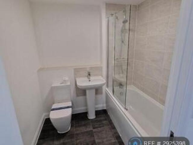 2 bedroom flat for rent in Wishford Row, Swindon, SN1