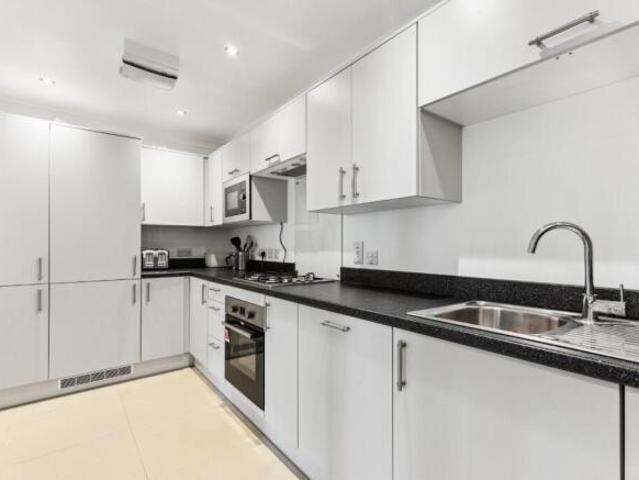 2 bedroom flat for rent in Wood Court, Heathstan Road, W12