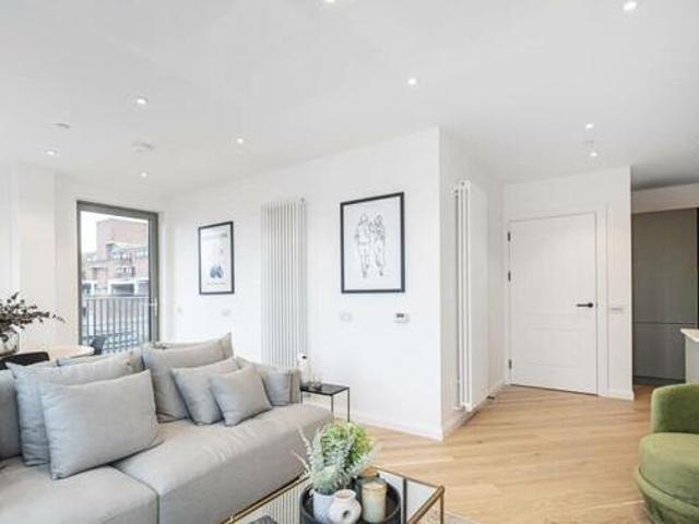 2 Bedroom Flat For Rent In Wood Green, London
