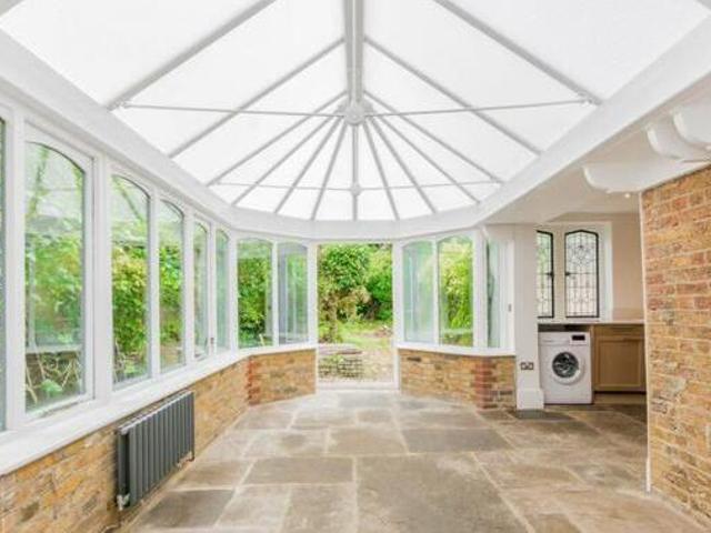 2 Bedroom Flat For Rent In Wood Green, London