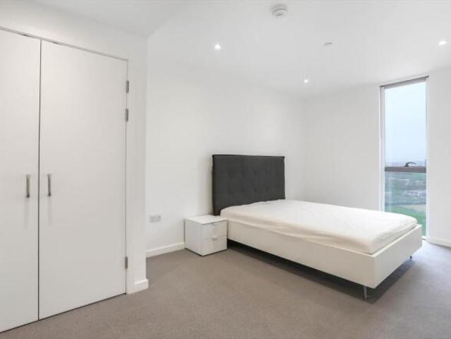 2 bedroom flat for rent in Wood Lane, White City, London, W12
