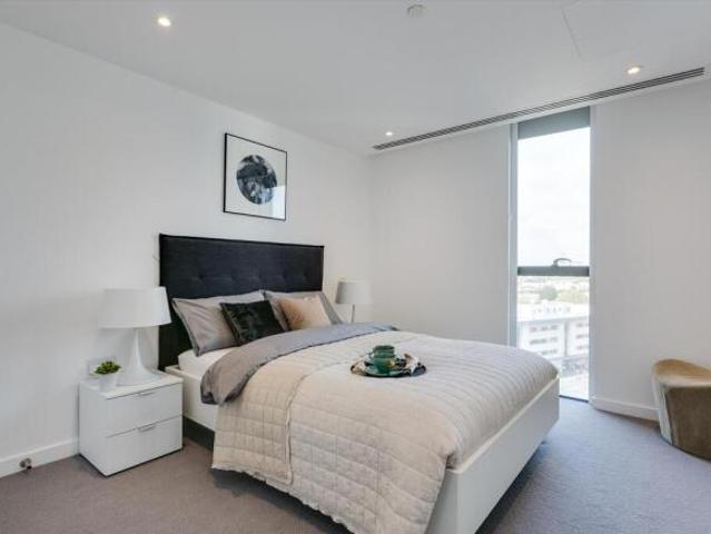 2 bedroom flat for rent in Wood Lane, White City, London, W12