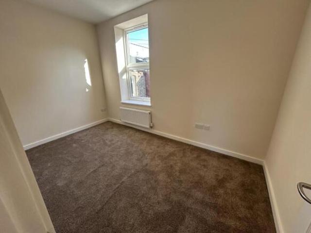 2 bedroom flat for rent in Wood Street, Walthamstow, London, E17