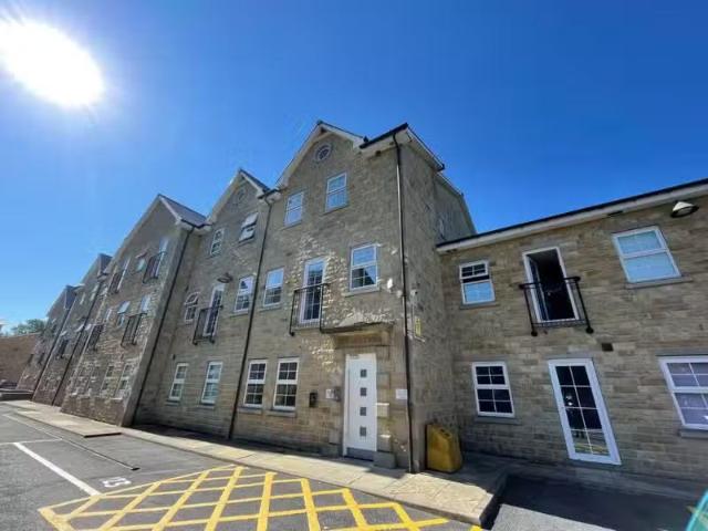 2 bedroom flat for rent in Wood Street, Bingley, West Yorkshir.