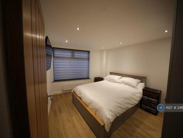 2 bedroom flat for rent in Wood Street, Swindon, SN1