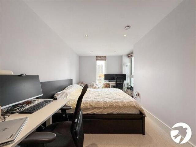 2 bedroom flat for rent in Wood Wharf, London, SE10