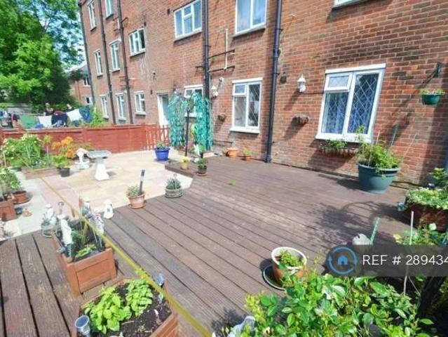 2 bedroom flat for rent in Woodcote Road, Southampton, SO17