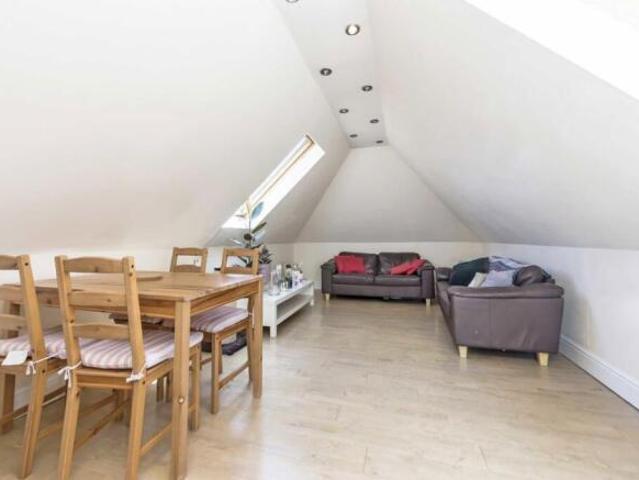 2 bedroom flat for rent in Woodbourne Avenue, Streatham, SW16