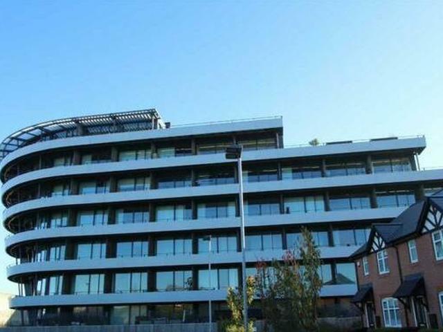 2 bedroom flat for rent in Woodfield Road Altrincham WA14