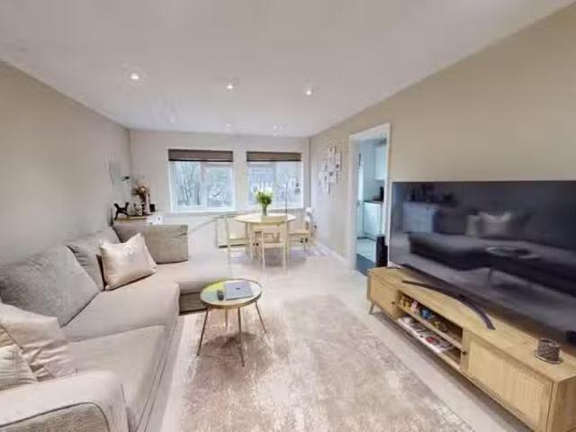 2 bedroom flat for rent in Woodland Parade, Hove, BN3