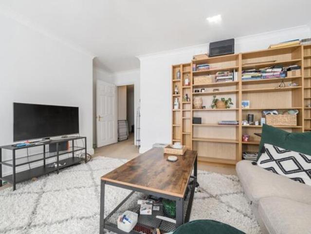 2 bedroom flat for rent in Woodside Avenue, Woodside Park, N12