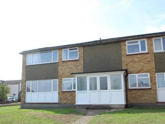 2 bedroom flat for rent in Woodside LeighOnSea Essex SS9