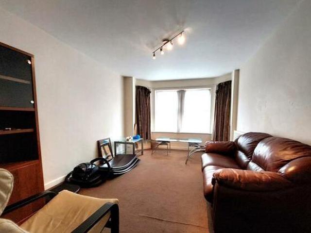 2 Bedroom Flat For Rent In Woodside Park, London