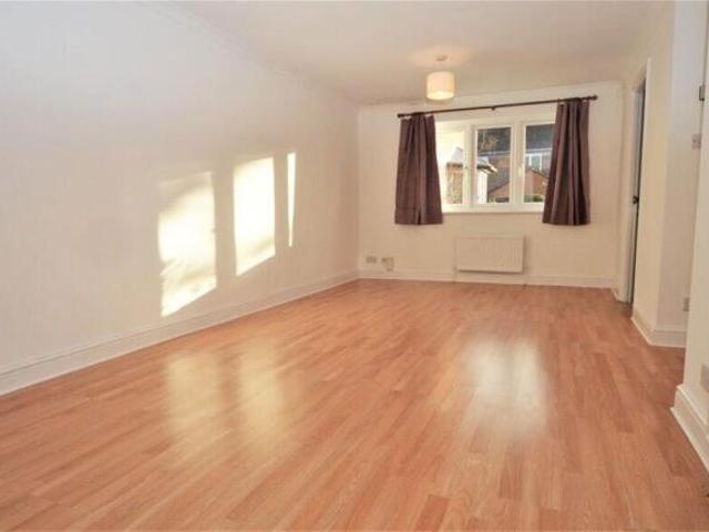2 bedroom flat for rent in Woodstock Road North, St Albans, AL1