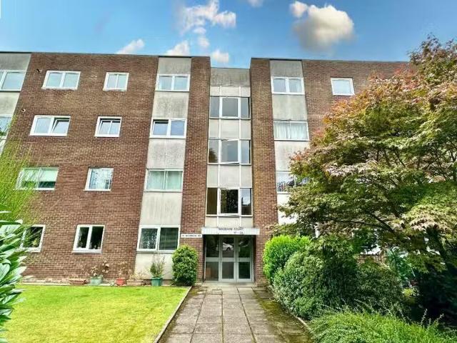 2 bedroom flat for rent in Woodrow Road, Pollokshields, Glasgo.