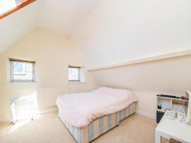 2 bedroom flat for rent in Woodville Road, Ealing, W5